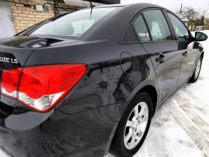 Black Chevrolet Cruze 2009 in Ukmerge, with an engine capacity of 2.00 L and mileage of 233 thousand km for 2777 €, photo 31 on AUTOMOTO.COM.LV