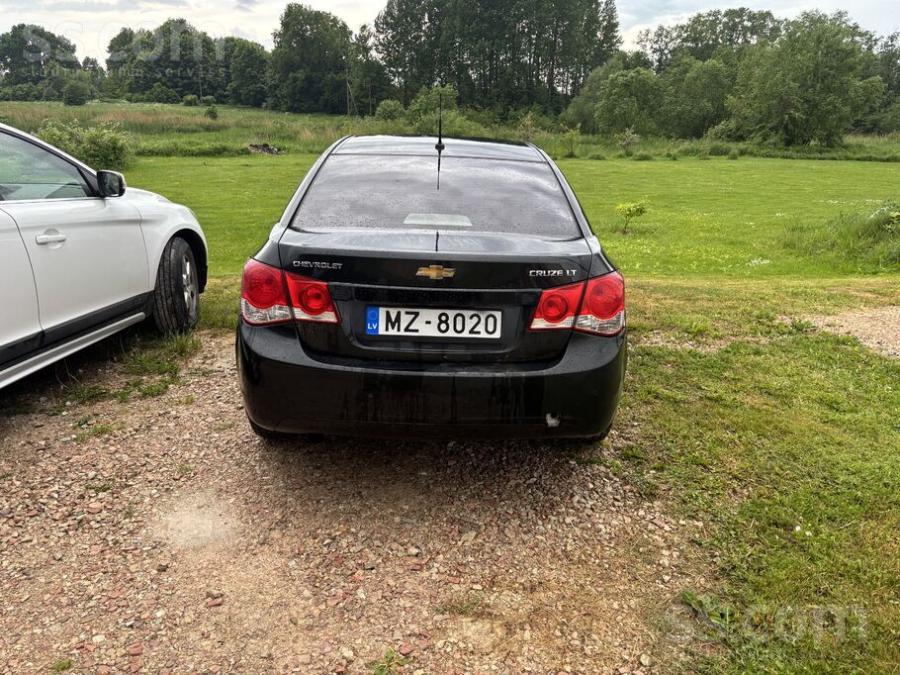 Черный Шевроле Круз 2009 в Елгава, объемом двигателя 2.00 л и пробегом 350 тыс. км за 1650 €, фото 3 на AUTOMOTO.COM.LV