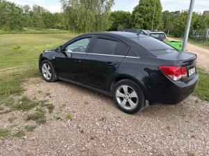 Black Chevrolet Cruze 2009 in Jelgava, with an engine capacity of 2.00 L and mileage of 349 thousand km for 1350 €, photo 3 on AUTOMOTO.COM.LV