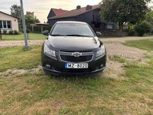 Black Chevrolet Cruze 2009 in Jelgava, with an engine capacity of 2.00 L and mileage of 349 thousand km for 1350 €, photo 6 on AUTOMOTO.COM.LV