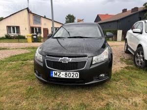 Black Chevrolet Cruze 2009 in Jelgava, with an engine capacity of 2.00 L and mileage of 349 thousand km for 1350 €, photo 8 on AUTOMOTO.COM.LV