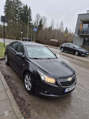 Black Chevrolet Cruze 2010 in Vilnius, with an engine capacity of 2.00 L and mileage of 382 thousand km for 1999 €, photo 5 on AUTOMOTO.COM.LV