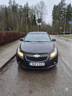 Black Chevrolet Cruze 2010 in Vilnius, with an engine capacity of 2.00 L and mileage of 382 thousand km for 1999 €, photo 6 on AUTOMOTO.COM.LV