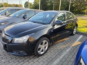 Melns Chevrolet Cruze 2010 Viļņa, ar dzinēja tilpumu 2.00 L un nobraukumu 322 tūkst. km par 2500 €, foto  vietnē AUTOMOTO.COM.LV