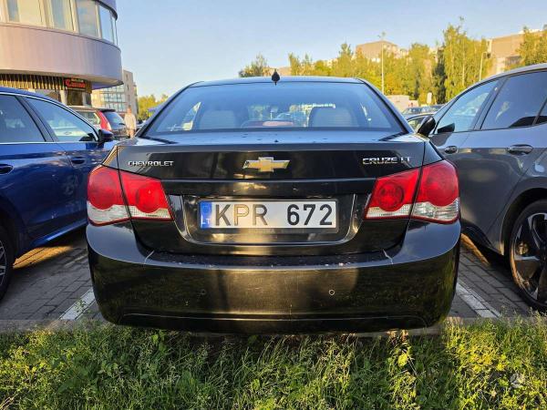 Черный Шевроле Круз 2010 в Вильнюс, объемом двигателя 2.00 л и пробегом 322 тыс. км за 2500 €, фото 5 на AUTOMOTO.COM.LV