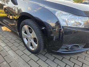 Black Chevrolet Cruze 2010 in Vilnius, with an engine capacity of 2.00 L and mileage of 322 thousand km for 2500 €, photo 7 on AUTOMOTO.COM.LV