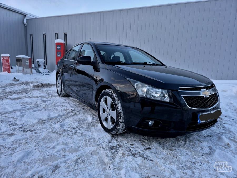 Black Chevrolet Cruze 2011 in Kaunas, with an engine capacity of 2.00 L and mileage of 267 thousand km for 2000 €, photo 1 on AUTOMOTO.COM.LV