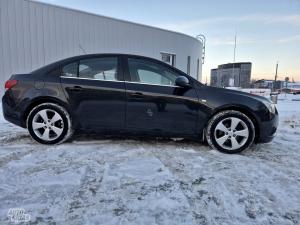 Black Chevrolet Cruze 2011 in Kaunas, with an engine capacity of 2.00 L and mileage of 267 thousand km for 2000 €, photo 2 on AUTOMOTO.COM.LV