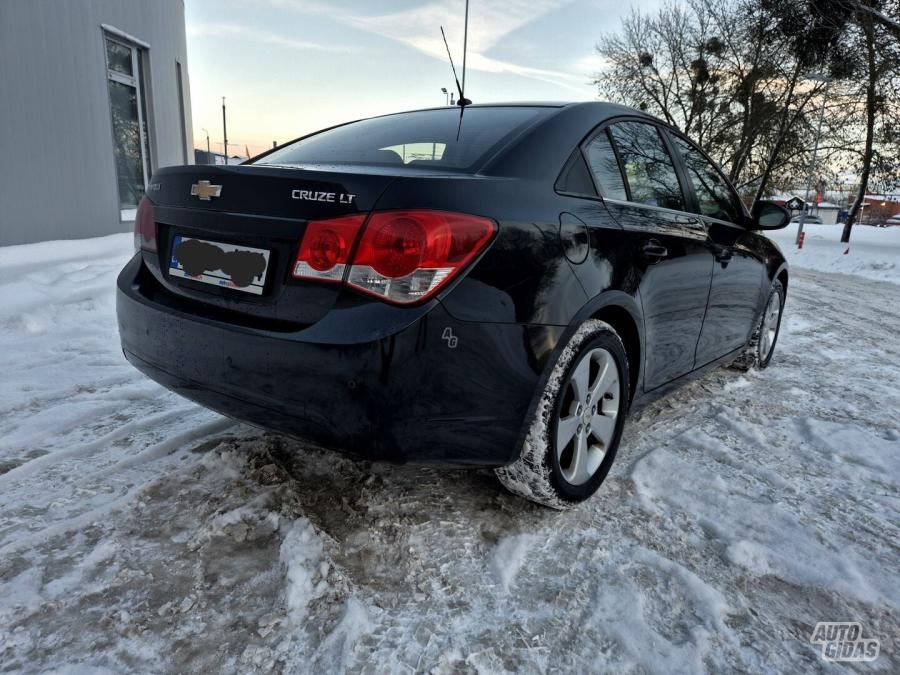 Black Chevrolet Cruze 2011 in Kaunas, with an engine capacity of 2.00 L and mileage of 267 thousand km for 2000 €, photo 3 on AUTOMOTO.COM.LV