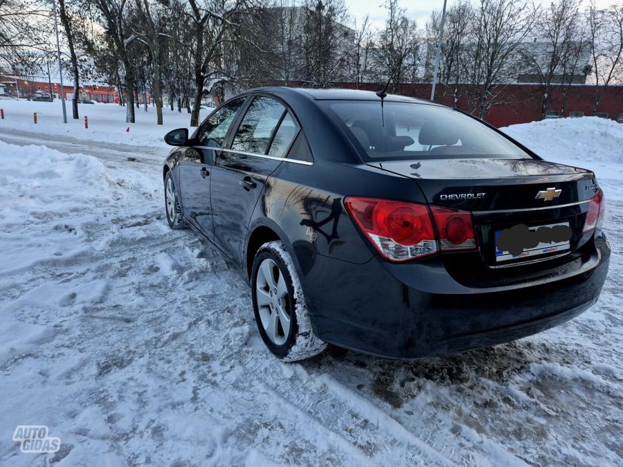 Black Chevrolet Cruze 2011 in Kaunas, with an engine capacity of 2.00 L and mileage of 267 thousand km for 2000 €, photo 6 on AUTOMOTO.COM.LV
