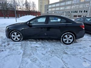 Black Chevrolet Cruze 2011 in Kaunas, with an engine capacity of 2.00 L and mileage of 267 thousand km for 2000 €, photo 7 on AUTOMOTO.COM.LV