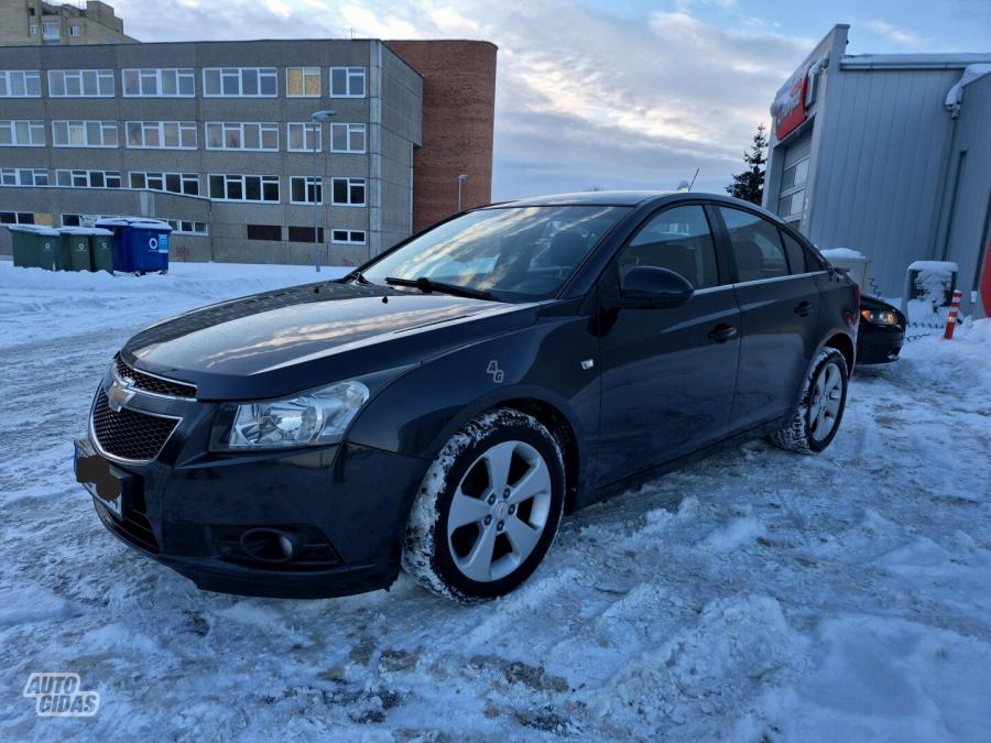 Black Chevrolet Cruze 2011 in Kaunas, with an engine capacity of 2.00 L and mileage of 267 thousand km for 2000 €, photo 8 on AUTOMOTO.COM.LV
