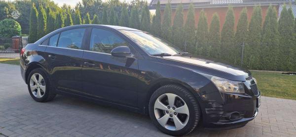Black Chevrolet Cruze 2011 in Kaunas, with an engine capacity of 2.00 L and mileage of 260 thousand km for 2800 €, photo 3 on AUTOMOTO.COM.LV
