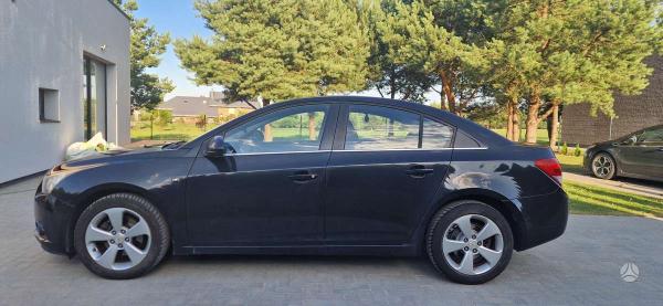 Black Chevrolet Cruze 2011 in Kaunas, with an engine capacity of 2.00 L and mileage of 260 thousand km for 2800 €, photo 5 on AUTOMOTO.COM.LV