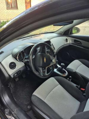 Melns Chevrolet Cruze 2011 Panevēža, ar dzinēja tilpumu 2.00 L un nobraukumu 240 tūkst. km par 2750 €, foto 5 vietnē AUTOMOTO.COM.LV