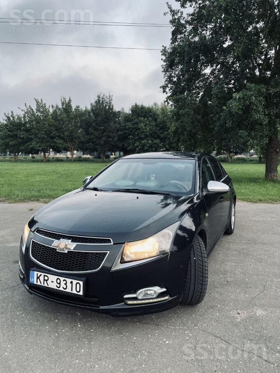 Melns Chevrolet Cruze 2011 Liepāja, ar dzinēja tilpumu 2.00 L un nobraukumu 183 tūkst. km par 3000 €, foto 3 vietnē AUTOMOTO.COM.LV
