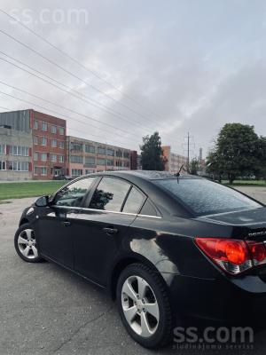 Melns Chevrolet Cruze 2011 Liepāja, ar dzinēja tilpumu 2.00 L un nobraukumu 183 tūkst. km par 3000 €, foto 4 vietnē AUTOMOTO.COM.LV