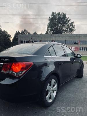 Melns Chevrolet Cruze 2011 Liepāja, ar dzinēja tilpumu 2.00 L un nobraukumu 183 tūkst. km par 3000 €, foto 5 vietnē AUTOMOTO.COM.LV