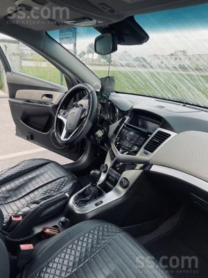 Melns Chevrolet Cruze 2011 Liepāja, ar dzinēja tilpumu 2.00 L un nobraukumu 183 tūkst. km par 3000 €, foto 9 vietnē AUTOMOTO.COM.LV