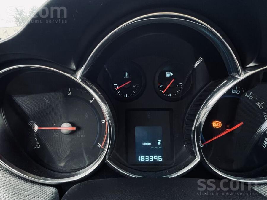 Melns Chevrolet Cruze 2011 Liepāja, ar dzinēja tilpumu 2.00 L un nobraukumu 183 tūkst. km par 3000 €, foto 12 vietnē AUTOMOTO.COM.LV