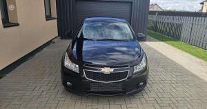 Black Chevrolet Cruze 2011 in Siauliai, with an engine capacity of 2.00 L and mileage of 170 thousand km for 3499 €, photo 3 on AUTOMOTO.COM.LV