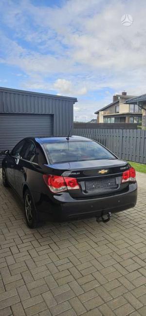Black Chevrolet Cruze 2011 in Siauliai, with an engine capacity of 2.00 L and mileage of 170 thousand km for 3499 €, photo 7 on AUTOMOTO.COM.LV