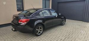 Black Chevrolet Cruze 2011 in Siauliai, with an engine capacity of 2.00 L and mileage of 170 thousand km for 3499 €, photo 10 on AUTOMOTO.COM.LV