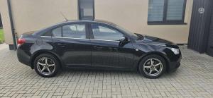 Black Chevrolet Cruze 2011 in Siauliai, with an engine capacity of 2.00 L and mileage of 170 thousand km for 3499 €, photo 11 on AUTOMOTO.COM.LV