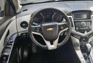 Black Chevrolet Cruze 2011 in Siauliai, with an engine capacity of 2.00 L and mileage of 170 thousand km for 3499 €, photo 21 on AUTOMOTO.COM.LV