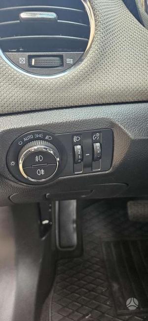 Black Chevrolet Cruze 2011 in Siauliai, with an engine capacity of 2.00 L and mileage of 170 thousand km for 3499 €, photo 23 on AUTOMOTO.COM.LV