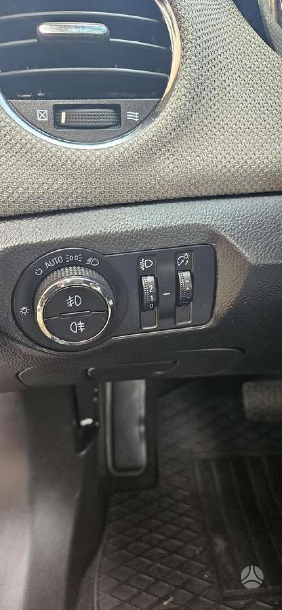 Black Chevrolet Cruze 2011 in Siauliai, with an engine capacity of 2.00 L and mileage of 170 thousand km for 3499 €, photo 23 on AUTOMOTO.COM.LV