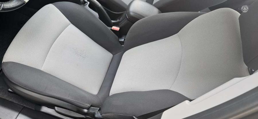 Black Chevrolet Cruze 2011 in Siauliai, with an engine capacity of 2.00 L and mileage of 170 thousand km for 3499 €, photo 25 on AUTOMOTO.COM.LV