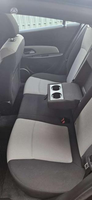 Black Chevrolet Cruze 2011 in Siauliai, with an engine capacity of 2.00 L and mileage of 170 thousand km for 3499 €, photo 27 on AUTOMOTO.COM.LV