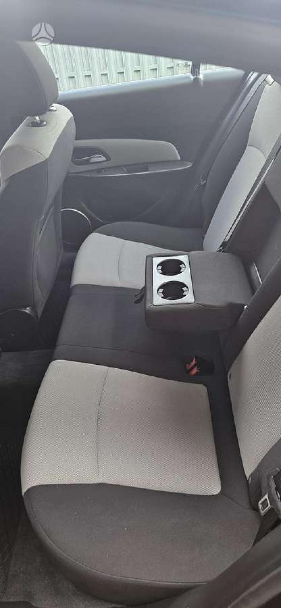 Black Chevrolet Cruze 2011 in Siauliai, with an engine capacity of 2.00 L and mileage of 170 thousand km for 3499 €, photo 27 on AUTOMOTO.COM.LV