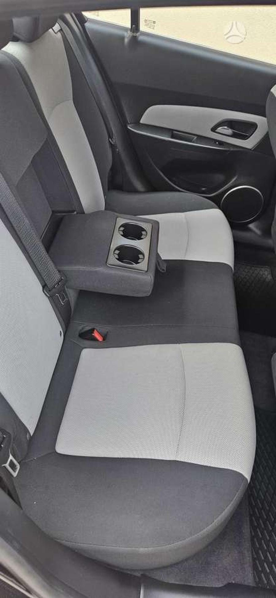 Black Chevrolet Cruze 2011 in Siauliai, with an engine capacity of 2.00 L and mileage of 170 thousand km for 3499 €, photo 29 on AUTOMOTO.COM.LV