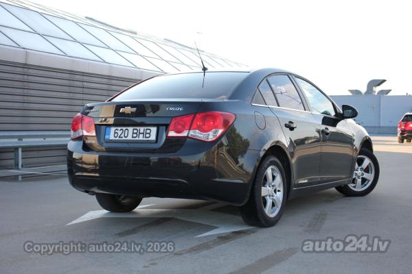 Black Chevrolet Cruze 2012 in Tallinn, with an engine capacity of 1.80 L and mileage of 124 thousand km for 4900 €, photo 3 on AUTOMOTO.COM.LV