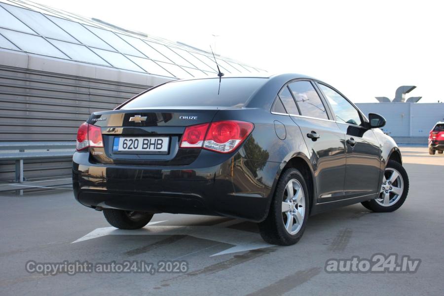 Melns Chevrolet Cruze 2012 Tallina, ar dzinēja tilpumu 1.80 L un nobraukumu 124 tūkst. km par 4900 €, foto 4 vietnē AUTOMOTO.COM.LV