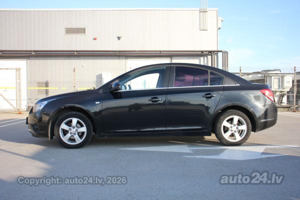 Black Chevrolet Cruze 2012 in Tallinn, with an engine capacity of 1.80 L and mileage of 124 thousand km for 4900 €, photo 5 on AUTOMOTO.COM.LV