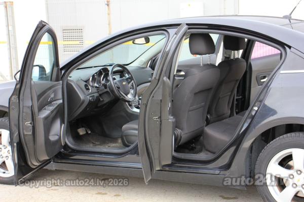 Black Chevrolet Cruze 2012 in Tallinn, with an engine capacity of 1.80 L and mileage of 124 thousand km for 4900 €, photo 9 on AUTOMOTO.COM.LV