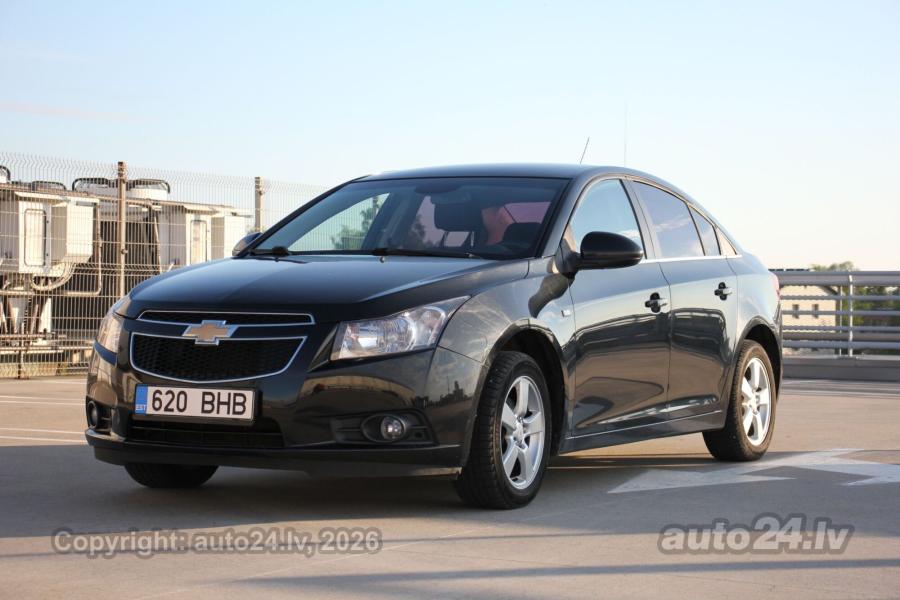 Melns Chevrolet Cruze 2012 Tallina, ar dzinēja tilpumu 1.80 L un nobraukumu 124 tūkst. km par 4900 €, foto 11 vietnē AUTOMOTO.COM.LV