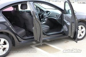 Melns Chevrolet Cruze 2012 Tallina, ar dzinēja tilpumu 1.80 L un nobraukumu 124 tūkst. km par 4900 €, foto 12 vietnē AUTOMOTO.COM.LV