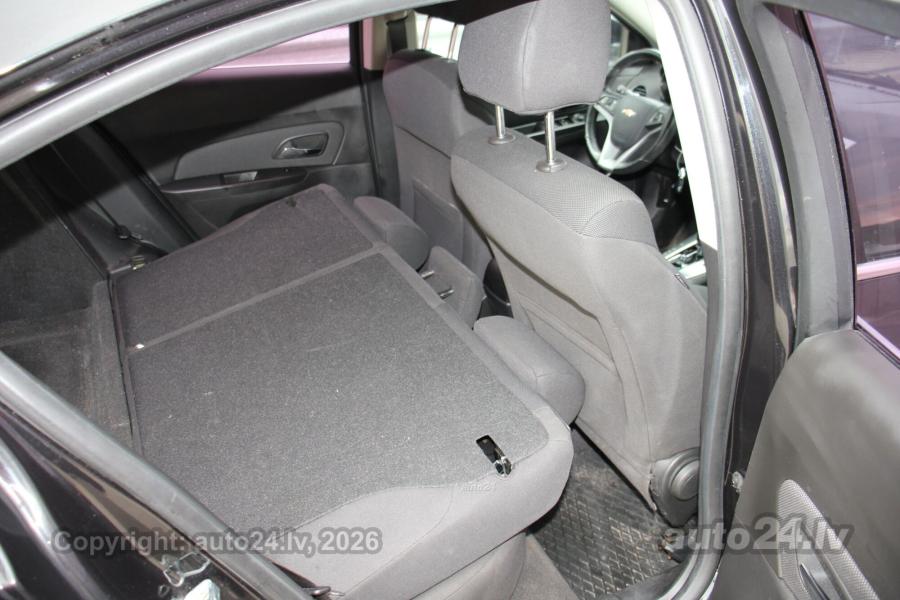 Melns Chevrolet Cruze 2012 Tallina, ar dzinēja tilpumu 1.80 L un nobraukumu 124 tūkst. km par 4900 €, foto 14 vietnē AUTOMOTO.COM.LV