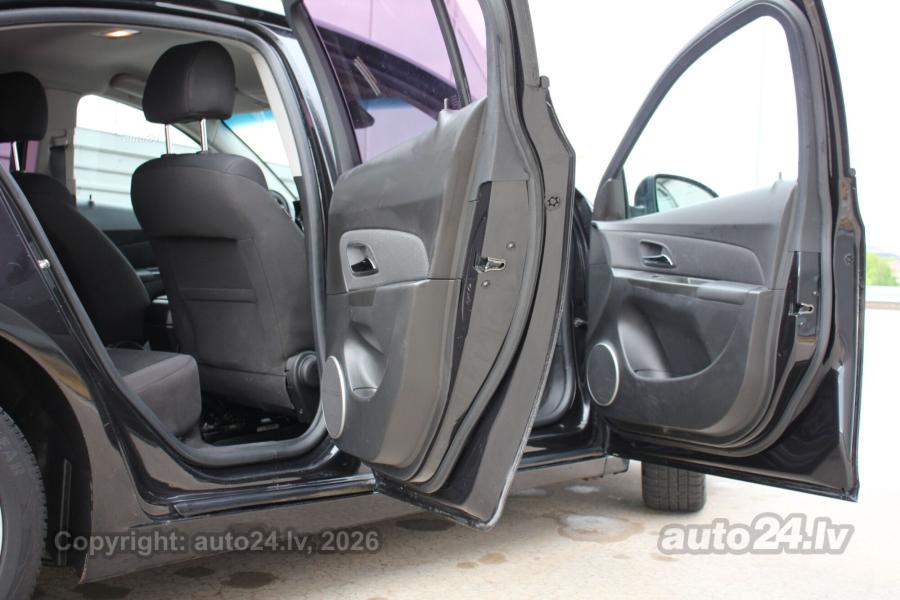 Melns Chevrolet Cruze 2012 Tallina, ar dzinēja tilpumu 1.80 L un nobraukumu 124 tūkst. km par 4900 €, foto 17 vietnē AUTOMOTO.COM.LV
