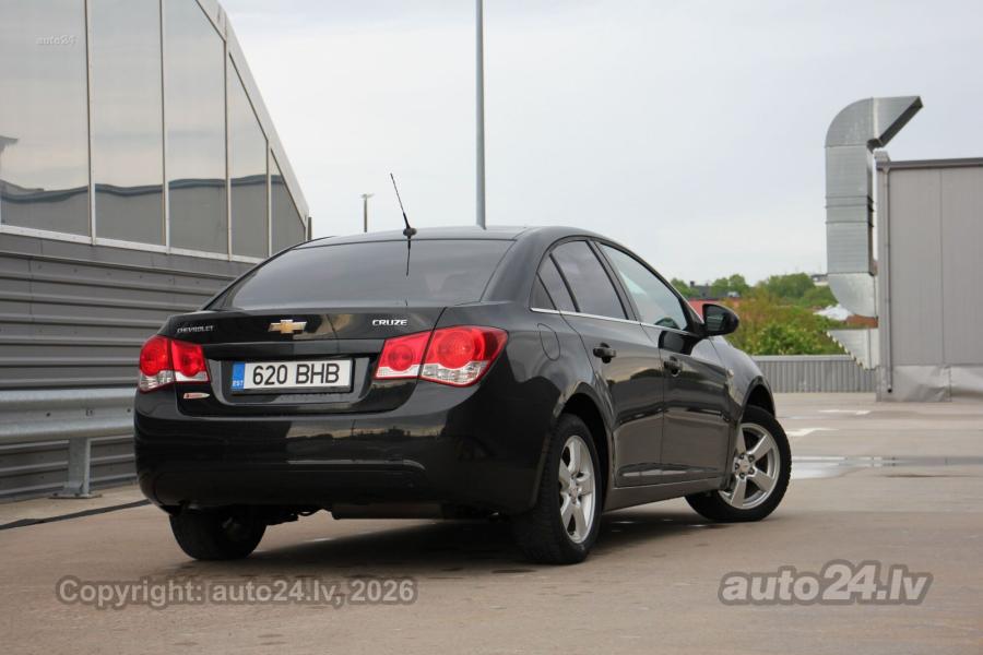 Melns Chevrolet Cruze 2012 Tallina, ar dzinēja tilpumu 1.80 L un nobraukumu 124 tūkst. km par 4900 €, foto 19 vietnē AUTOMOTO.COM.LV