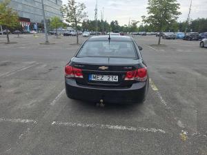 Black Chevrolet Cruze 2012 in Vilnius, with an engine capacity of 2.00 L and mileage of 261 thousand km for 1600 €, photo 3 on AUTOMOTO.COM.LV