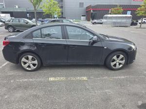 Black Chevrolet Cruze 2012 in Vilnius, with an engine capacity of 2.00 L and mileage of 261 thousand km for 1600 €, photo 7 on AUTOMOTO.COM.LV