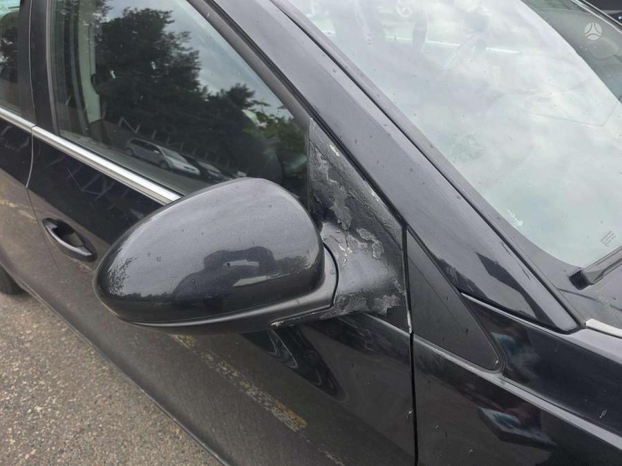 Black Chevrolet Cruze 2012 in Vilnius, with an engine capacity of 2.00 L and mileage of 261 thousand km for 1600 €, photo 8 on AUTOMOTO.COM.LV