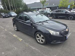 Black Chevrolet Cruze 2012 in Vilnius, with an engine capacity of 2.00 L and mileage of 261 thousand km for 1600 €, photo 10 on AUTOMOTO.COM.LV