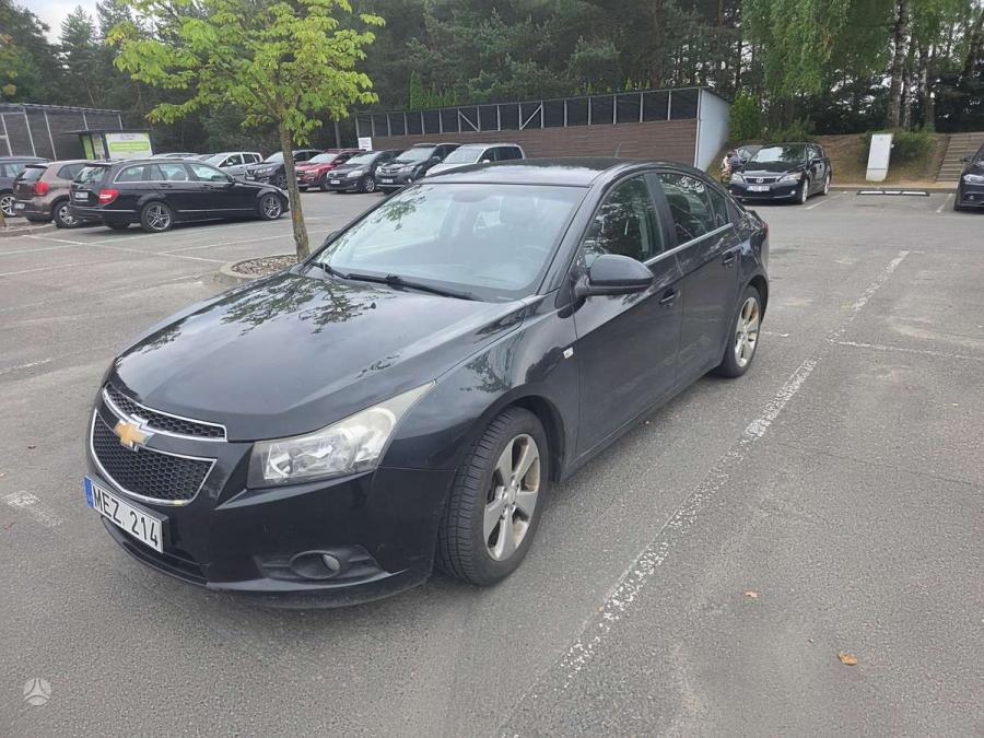 Black Chevrolet Cruze 2012 in Vilnius, with an engine capacity of 2.00 L and mileage of 261 thousand km for 1600 €, photo 13 on AUTOMOTO.COM.LV