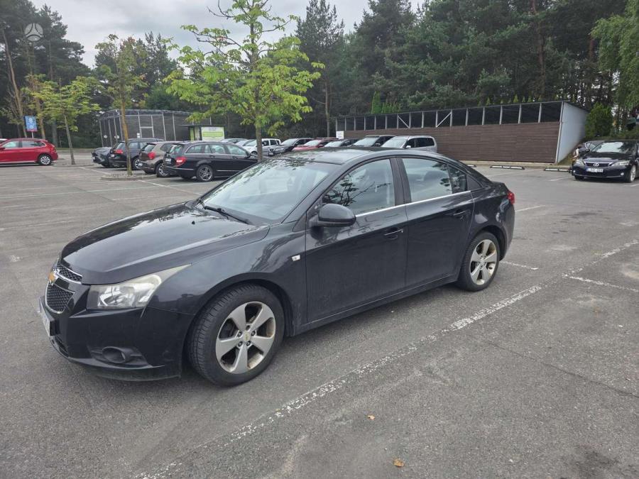 Black Chevrolet Cruze 2012 in Vilnius, with an engine capacity of 2.00 L and mileage of 261 thousand km for 1600 €, photo 14 on AUTOMOTO.COM.LV